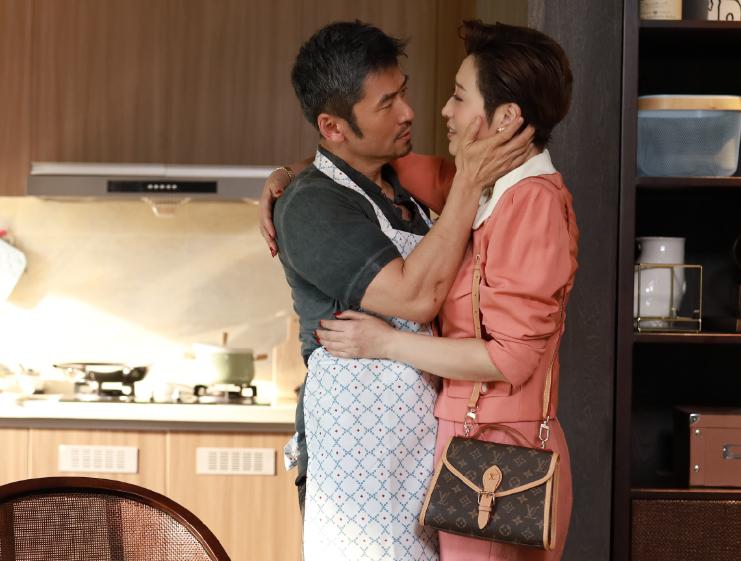 Miss Hong Kong champion Chen Farong and Tang Wenlong kiss passionately, it seems sweet, but the ...