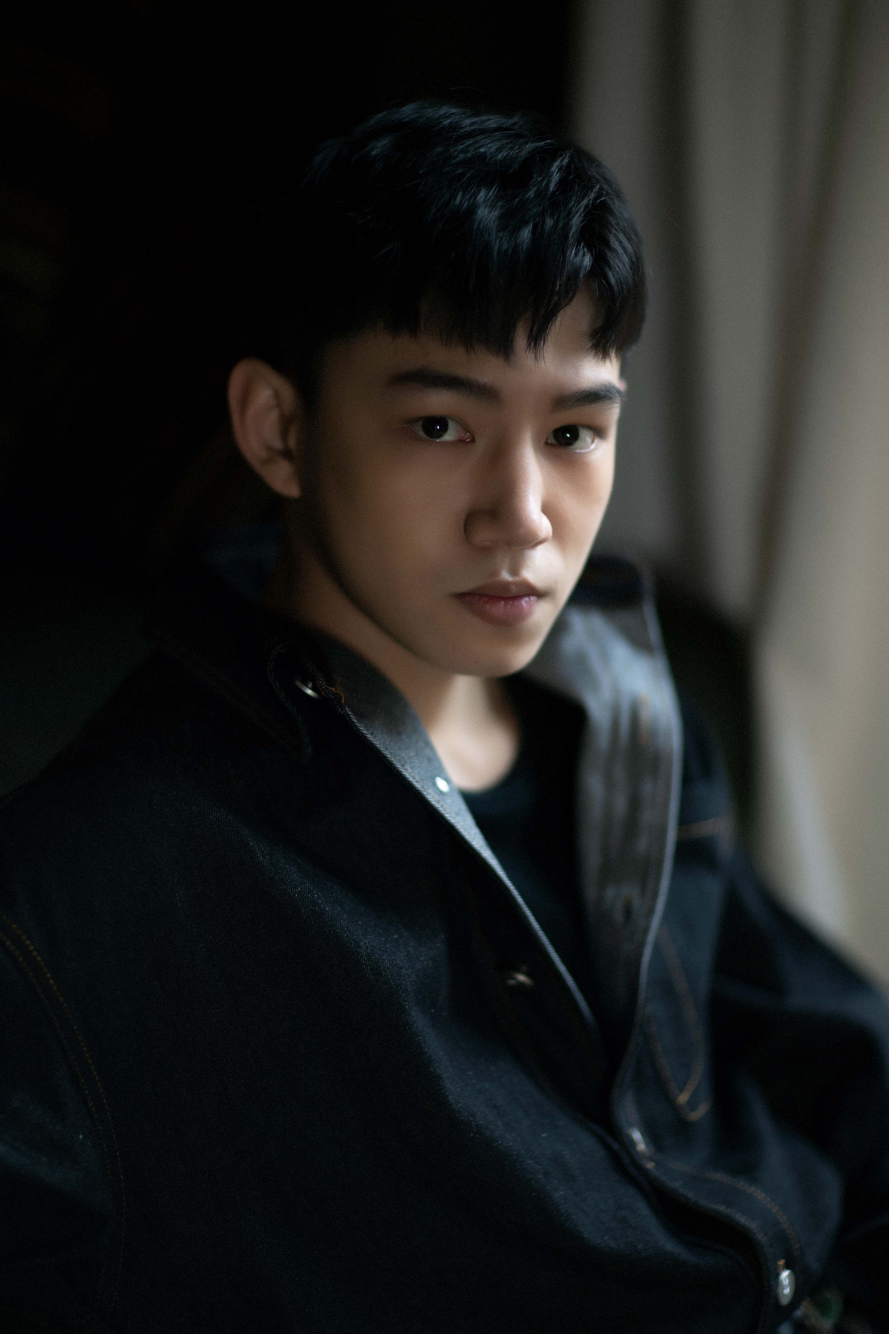 Liu Haoning's denim photo released - iNEWS