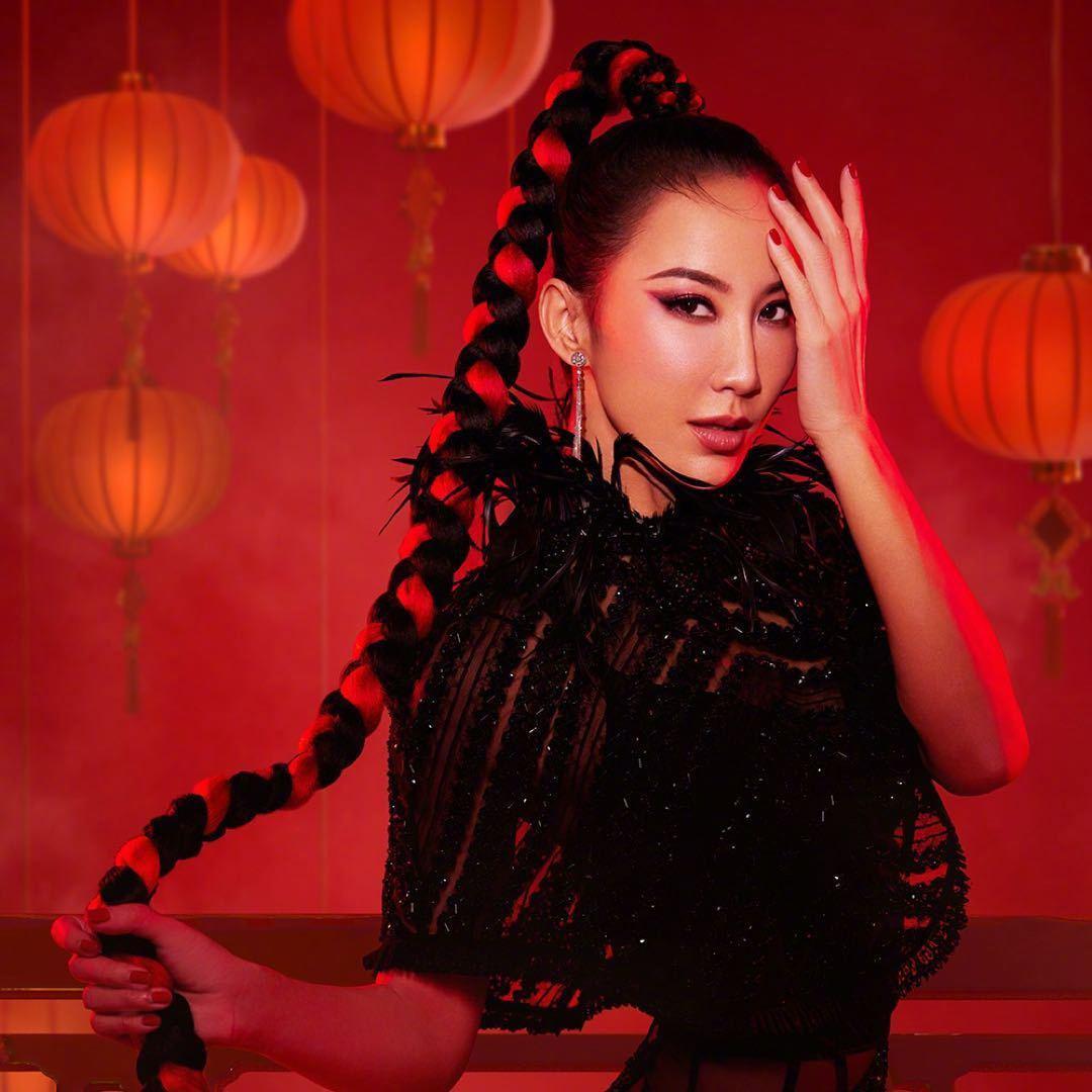 Well-known singer Coco Lee wept in front of fans and left with a ...