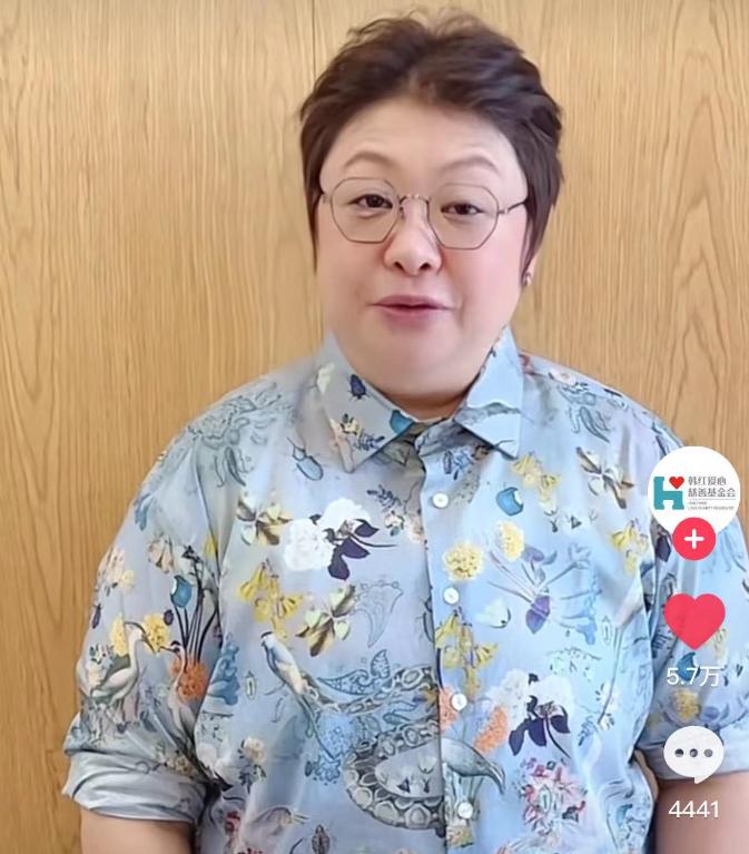 Han Hong recently appeared thinner, missing many teeth and swollen eyes ...