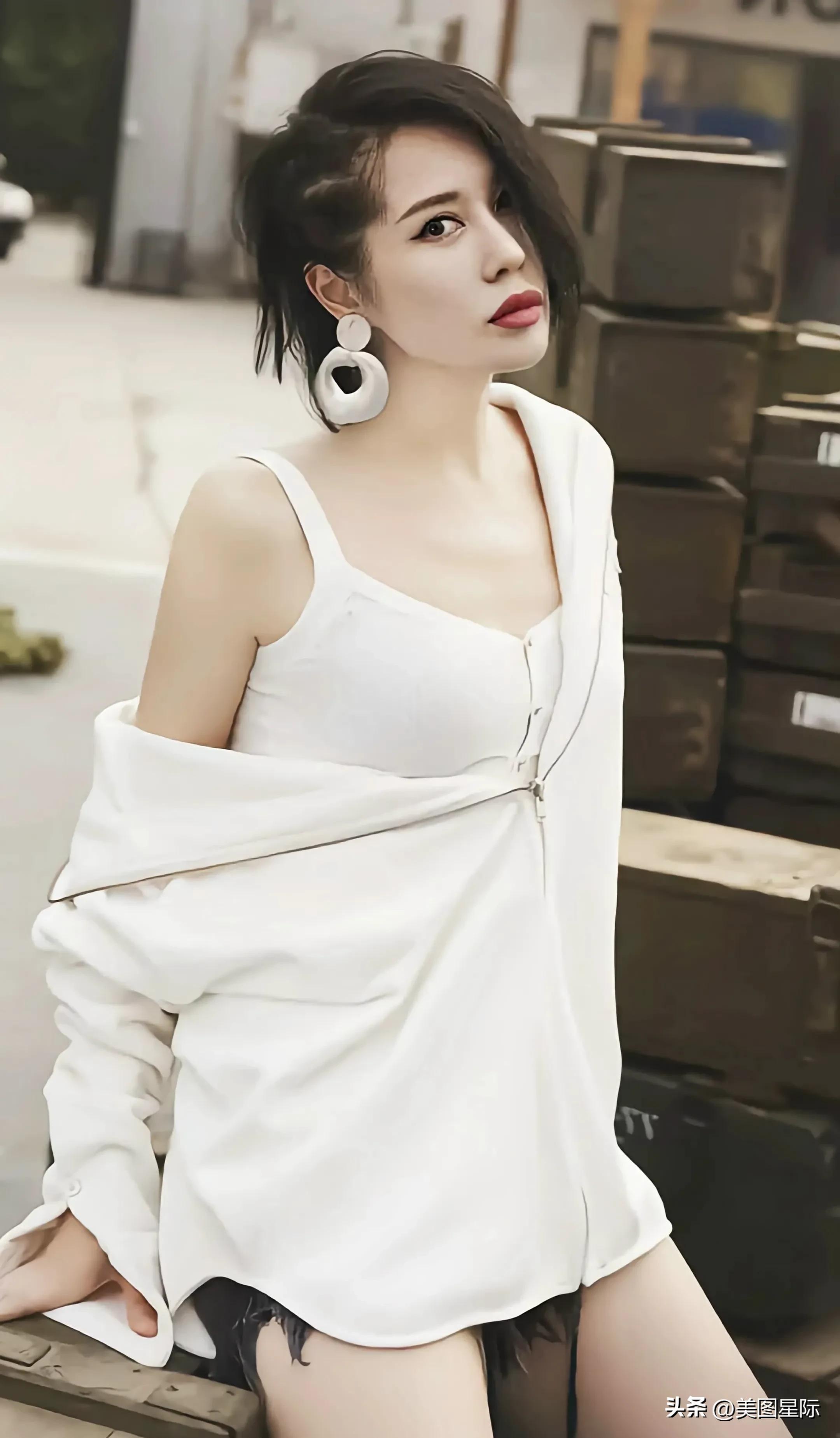 The protagonist of this issue——Yu Nan, the 118th issue of the celebrity ...