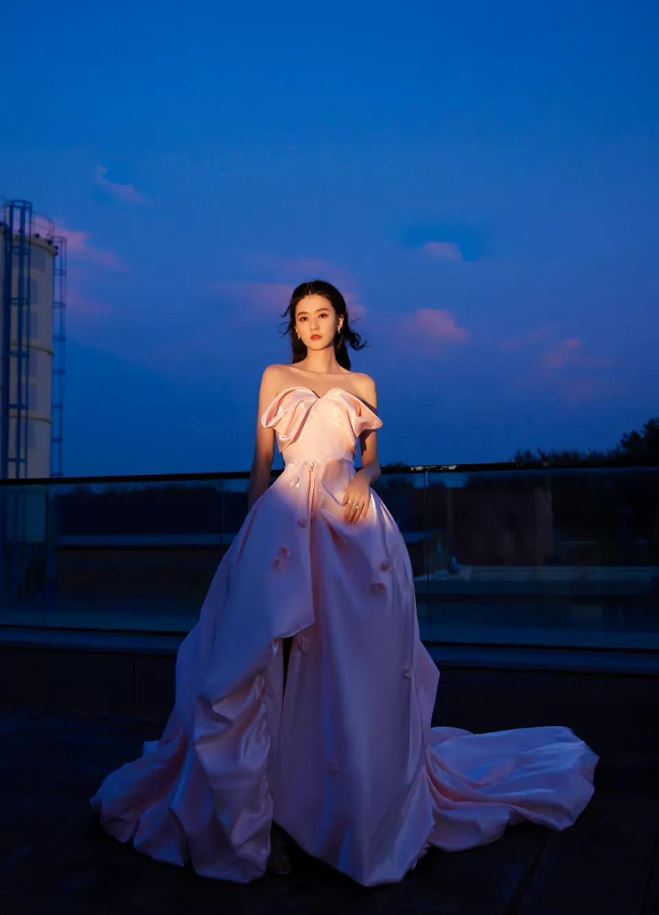 Qiao Xin's body proportion is perfect - iNEWS