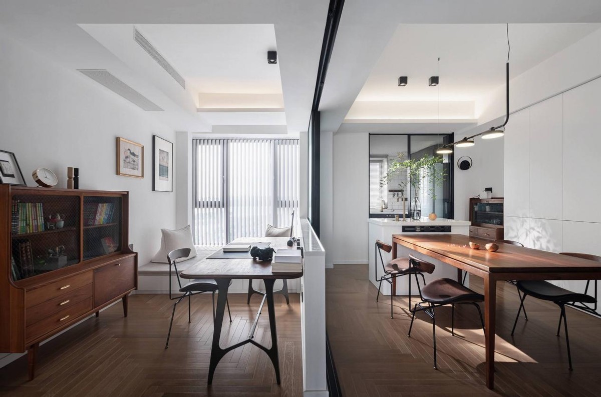 Glass house, life quack stick - iNEWS