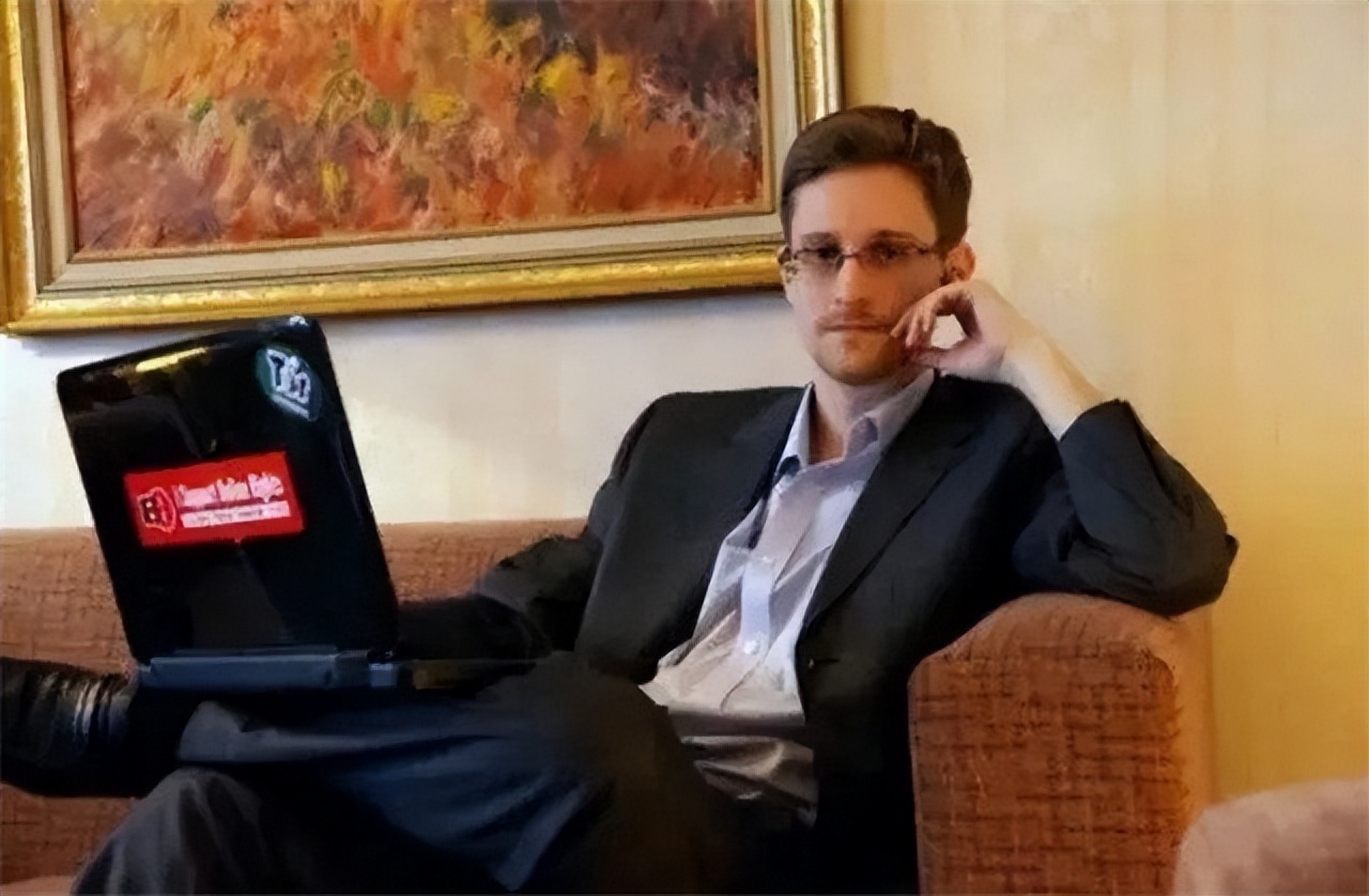 After 9 years of fleeing, he was naturalized in Russia. How did Snowden ...