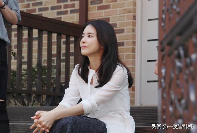 Li Baoying took photos of her husband Chi Sheng and commented on netizens: These two are in a ...