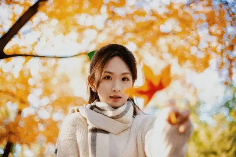 Recently, the new artist Xu Jiahong posted a group of photo photos ...