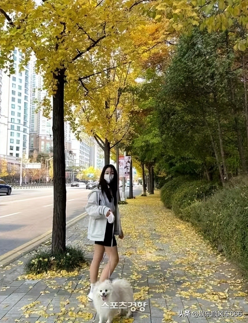 "Where Are We Going, Dad 2" A recent photo of Zheng Xiongren's daughter ...