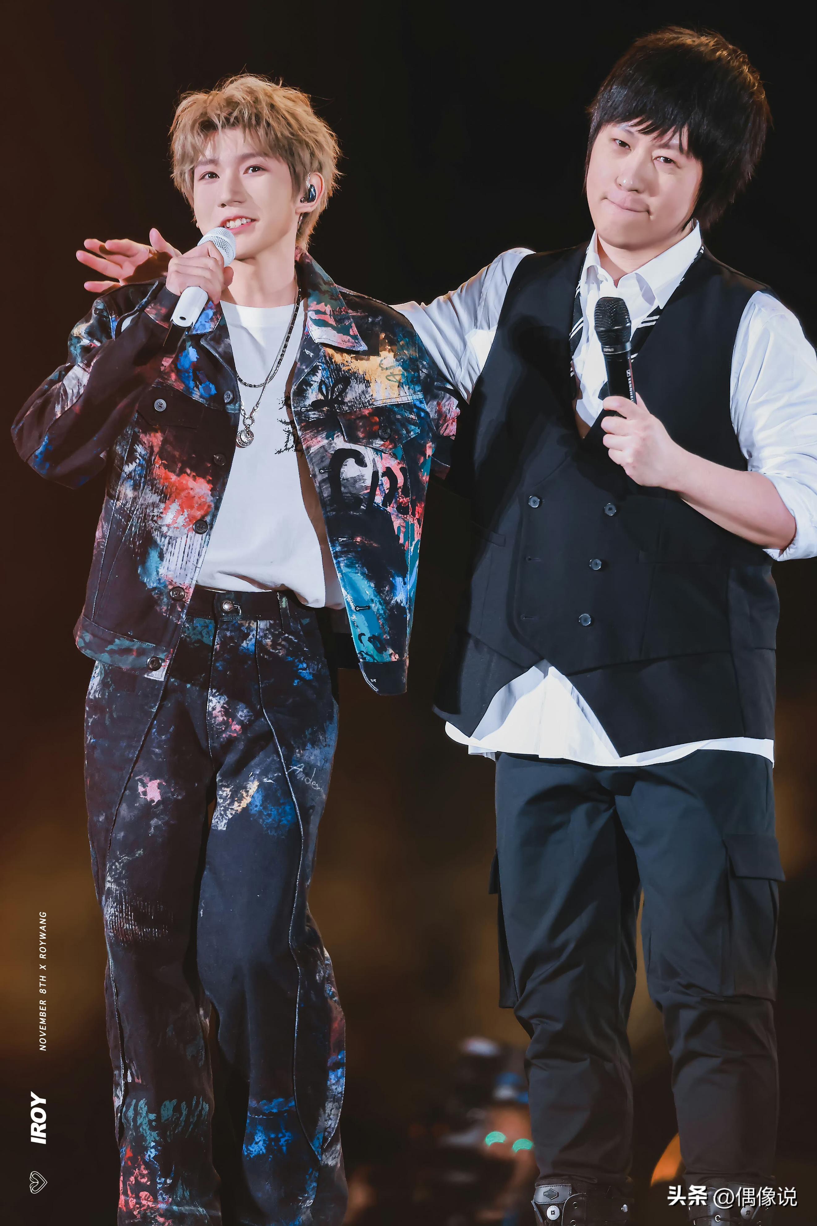 Wang Yuan sang "If We Never Met" at the Mayday Bird's Nest Concert, and ...