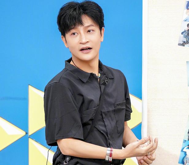 There is a big gap between the 3 members of the Little Tigers, Nicky Wu ...