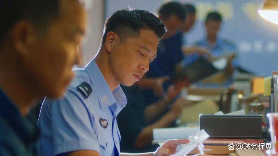 Is Director Zhang Yongfeng of "Our Ten Years" a martyr?He is really similar to Li Guobang - iNEWS