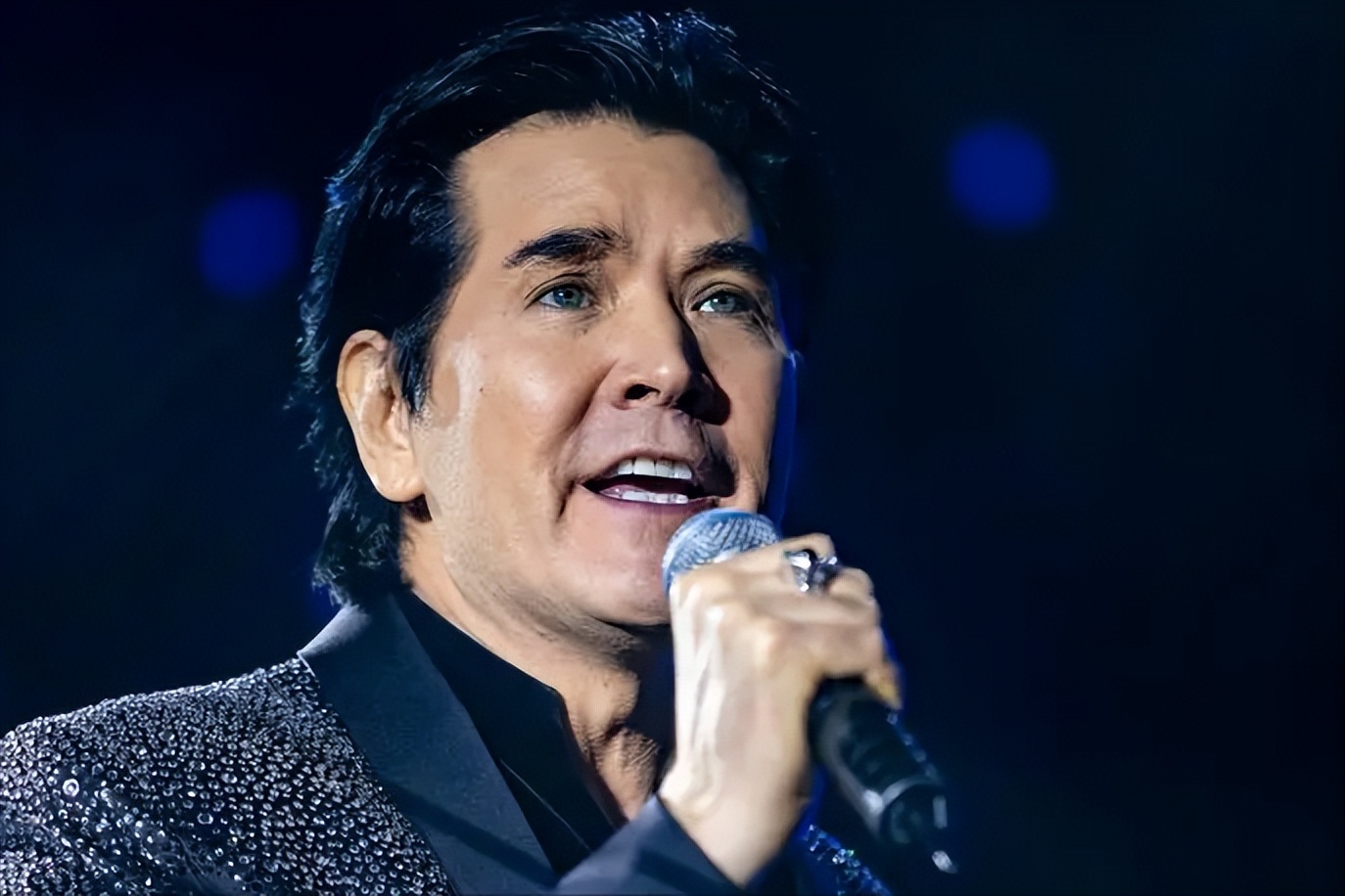 From "the first male god" to "alone", Fei Xiang's life contains too ...