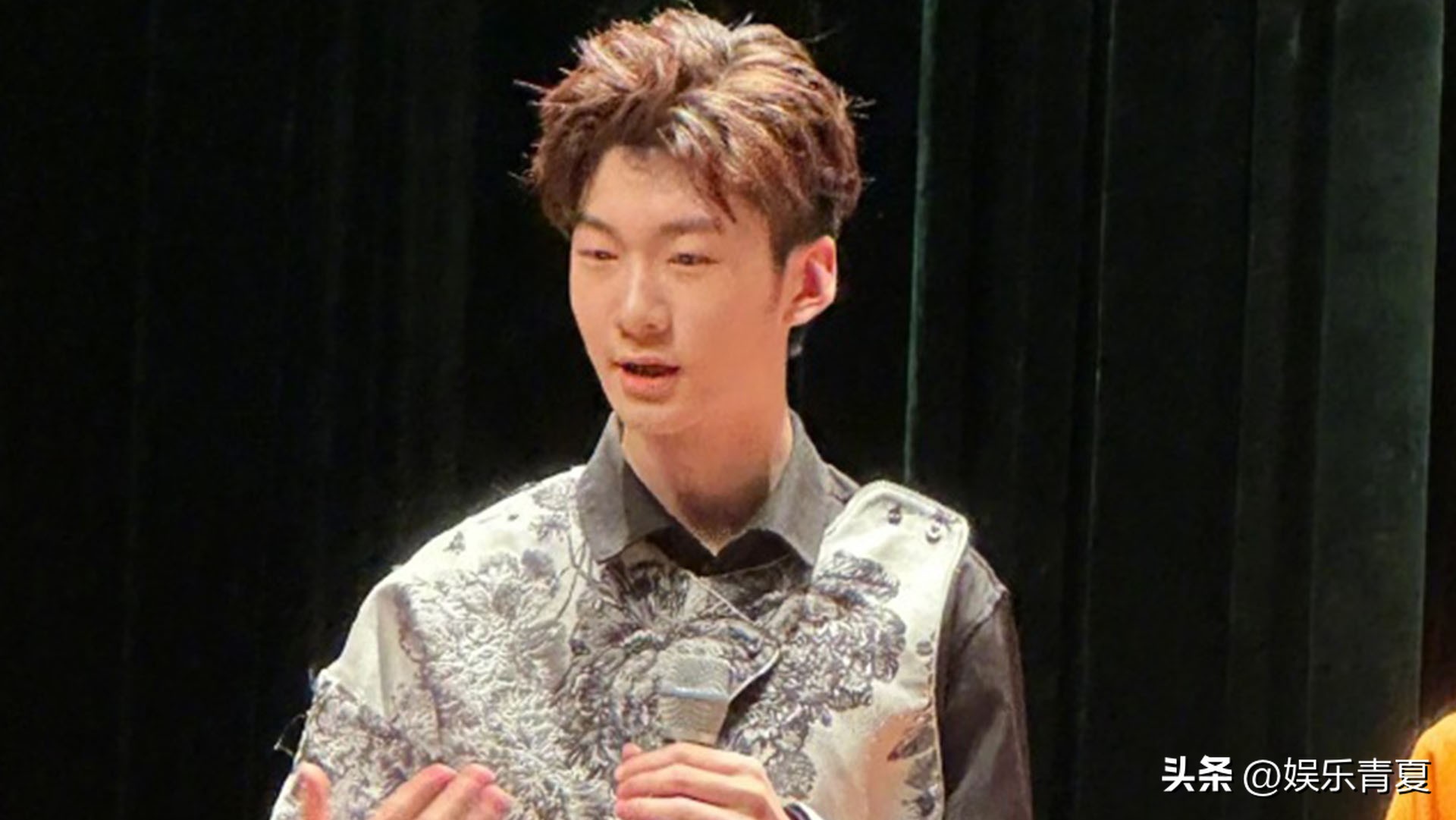 Zhang Liang's son, 15-year-old Zhang Tiantian has grown taller again ...