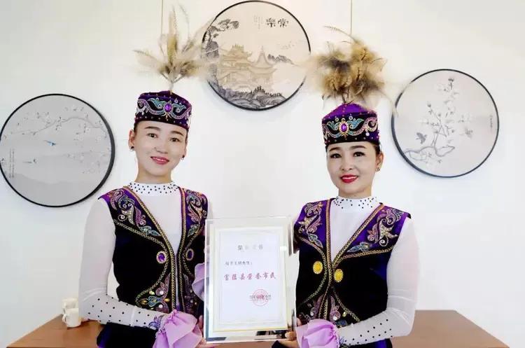 On August 12, singer Wang Qi will sing at the Keketuohai Music Festival ...