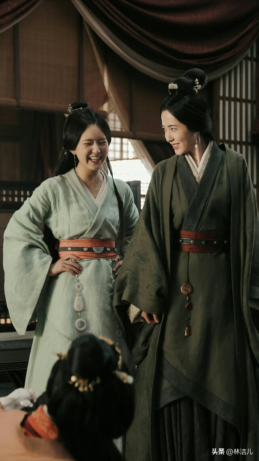 46-year-old Zeng Li and Zhao Lusi play the role of mother and daughter ...