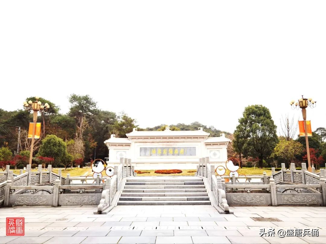 Fenghua "Yingmeng Famous Mountain" Xuedou Temple always smiles with a ...