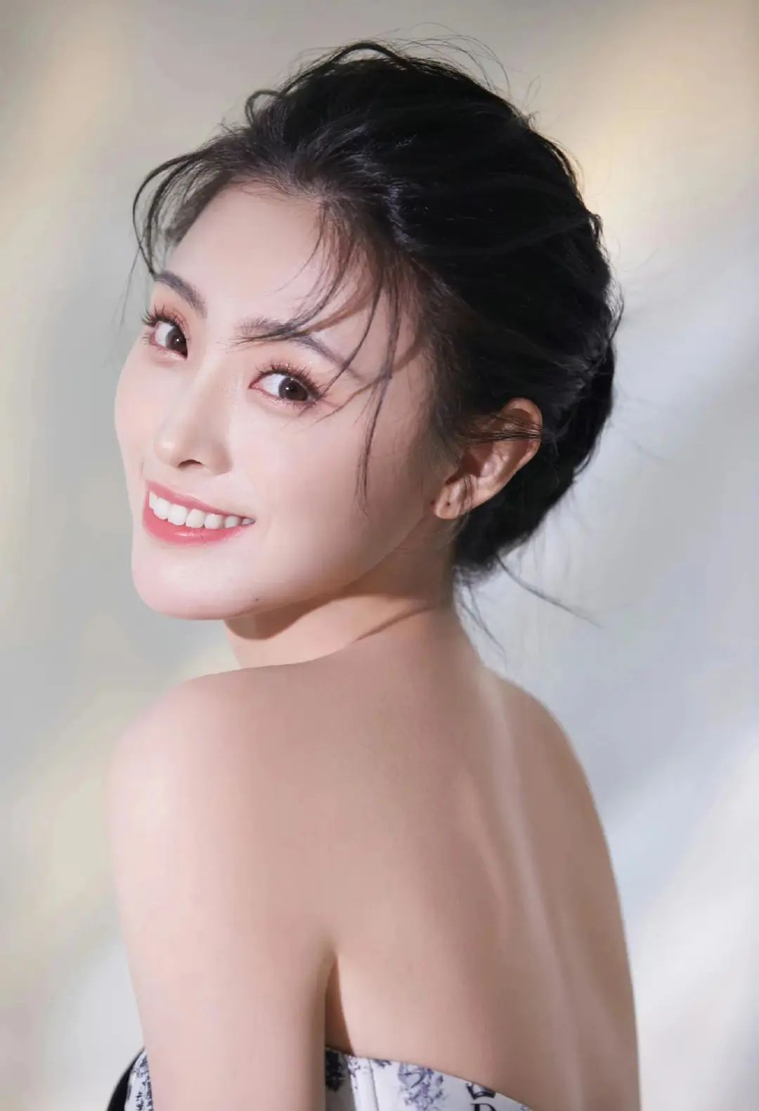 Dark horse actress Zhang Xintong overcame obstacles and embarked on the ...