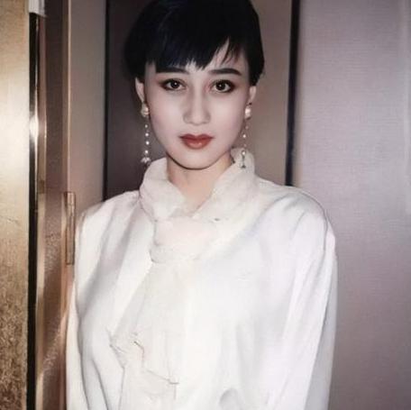 In 1987, while filming, Li Zhi was kicked into broken glass by Chow Yun ...