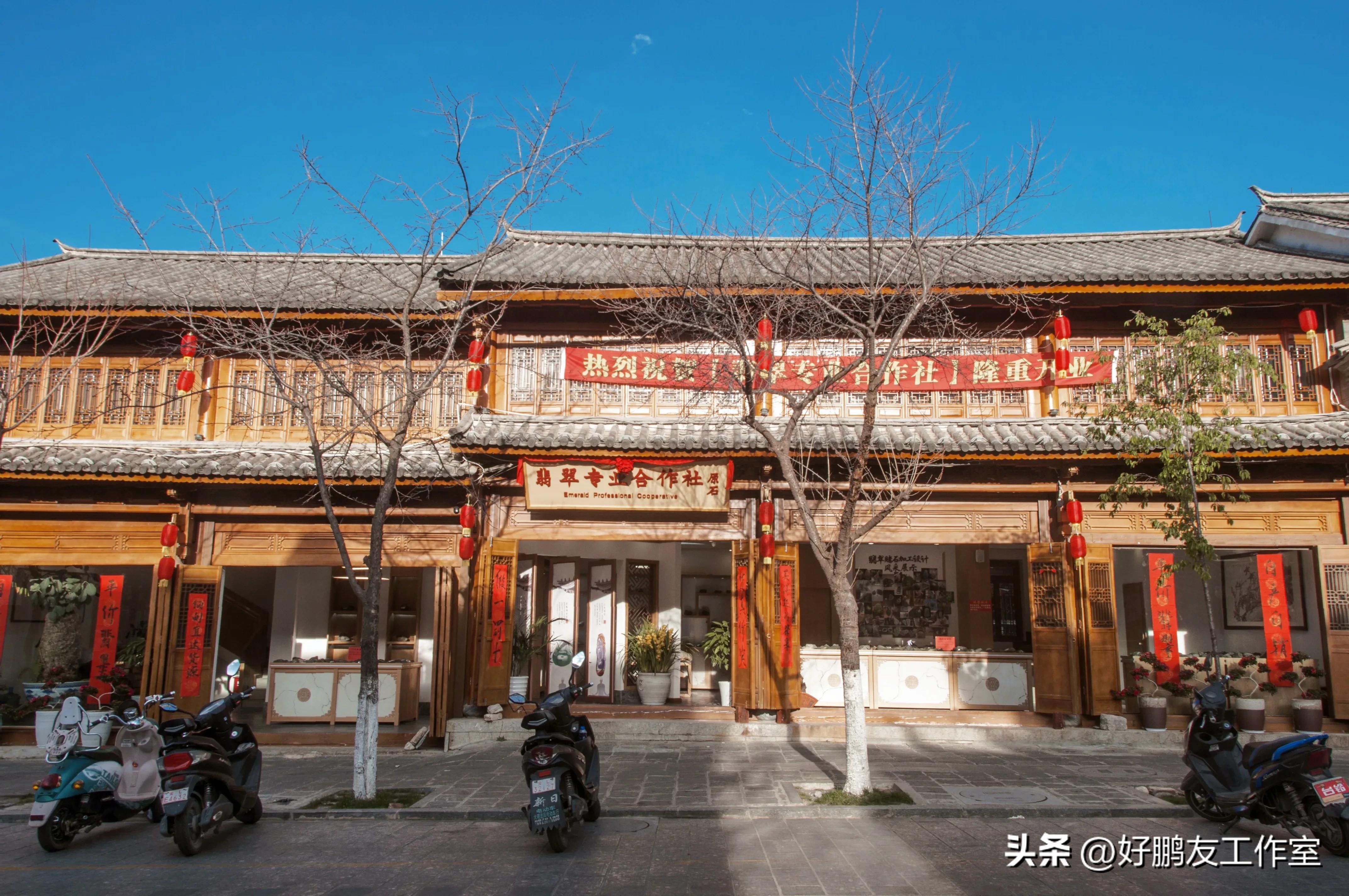 Dali Ancient Town: Shuttle through the Foreigner Street and feel the ...