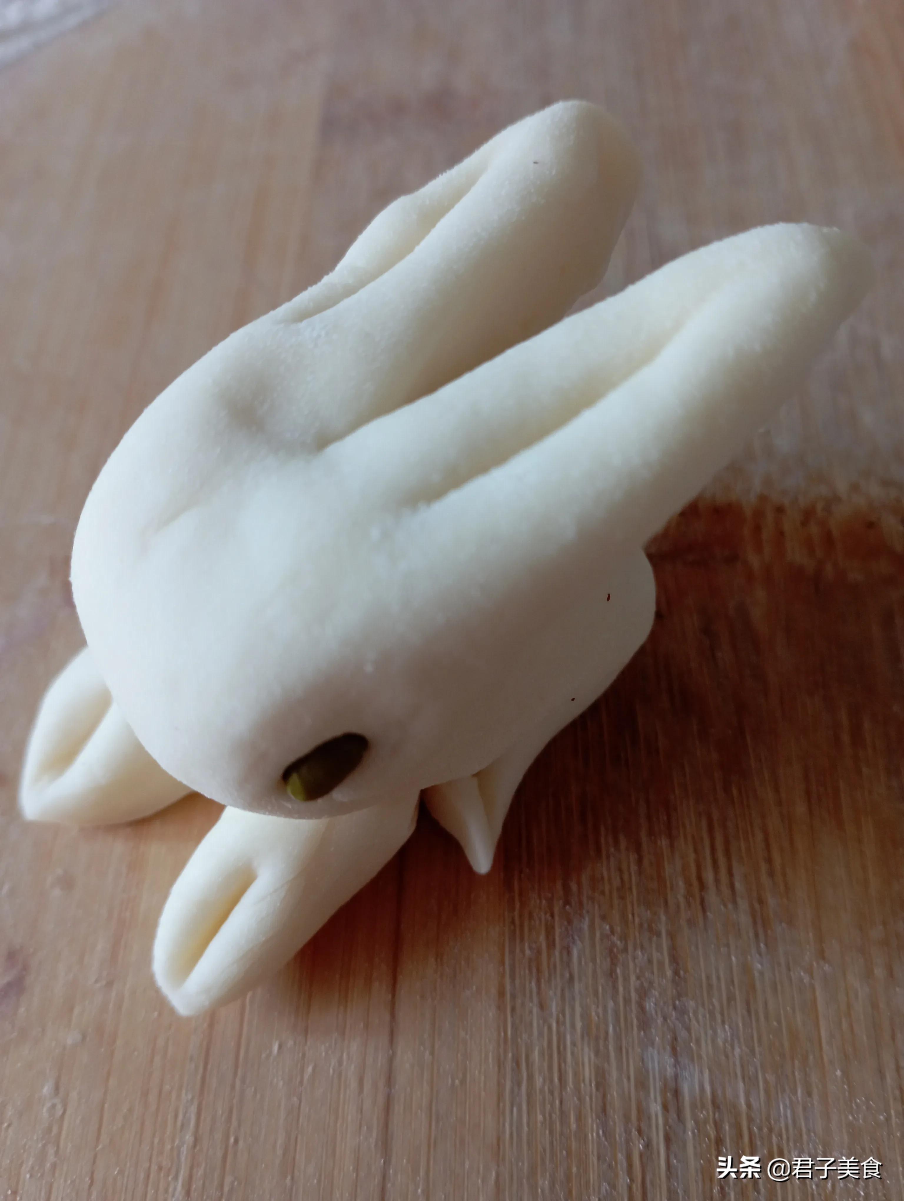 Qingming Festival traditional food --- Zitui bun - iNEWS