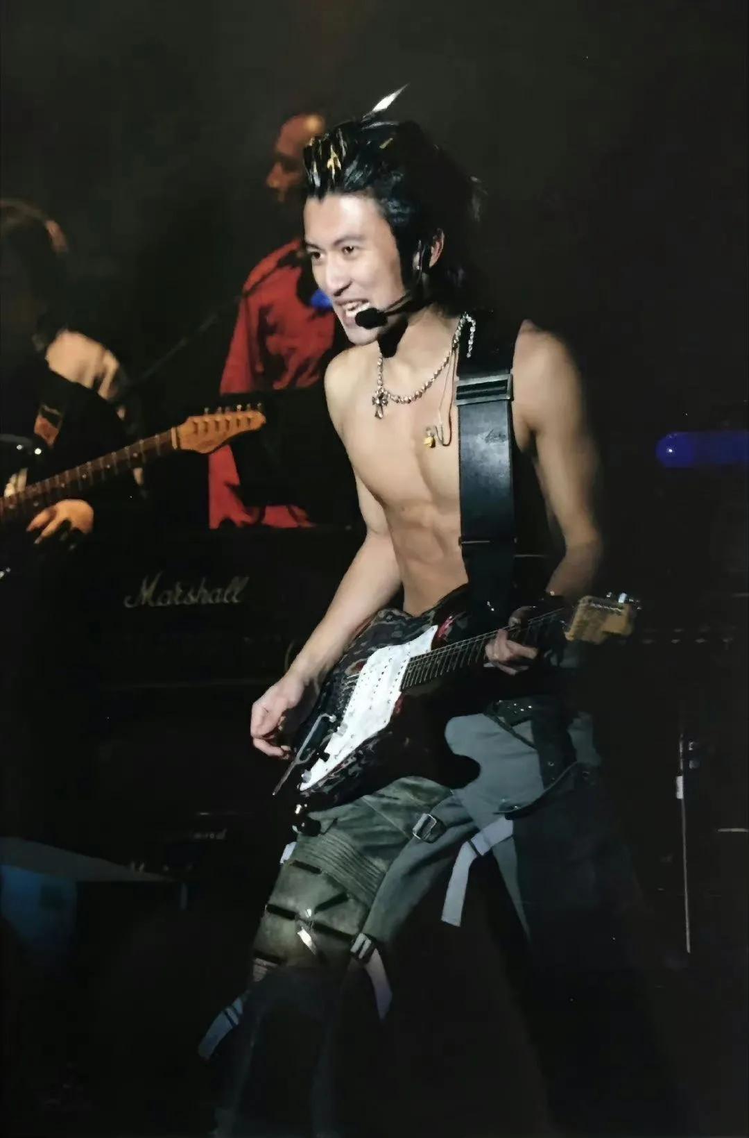 Back then Nicholas Tse was handsome, a little man, no one in the ...