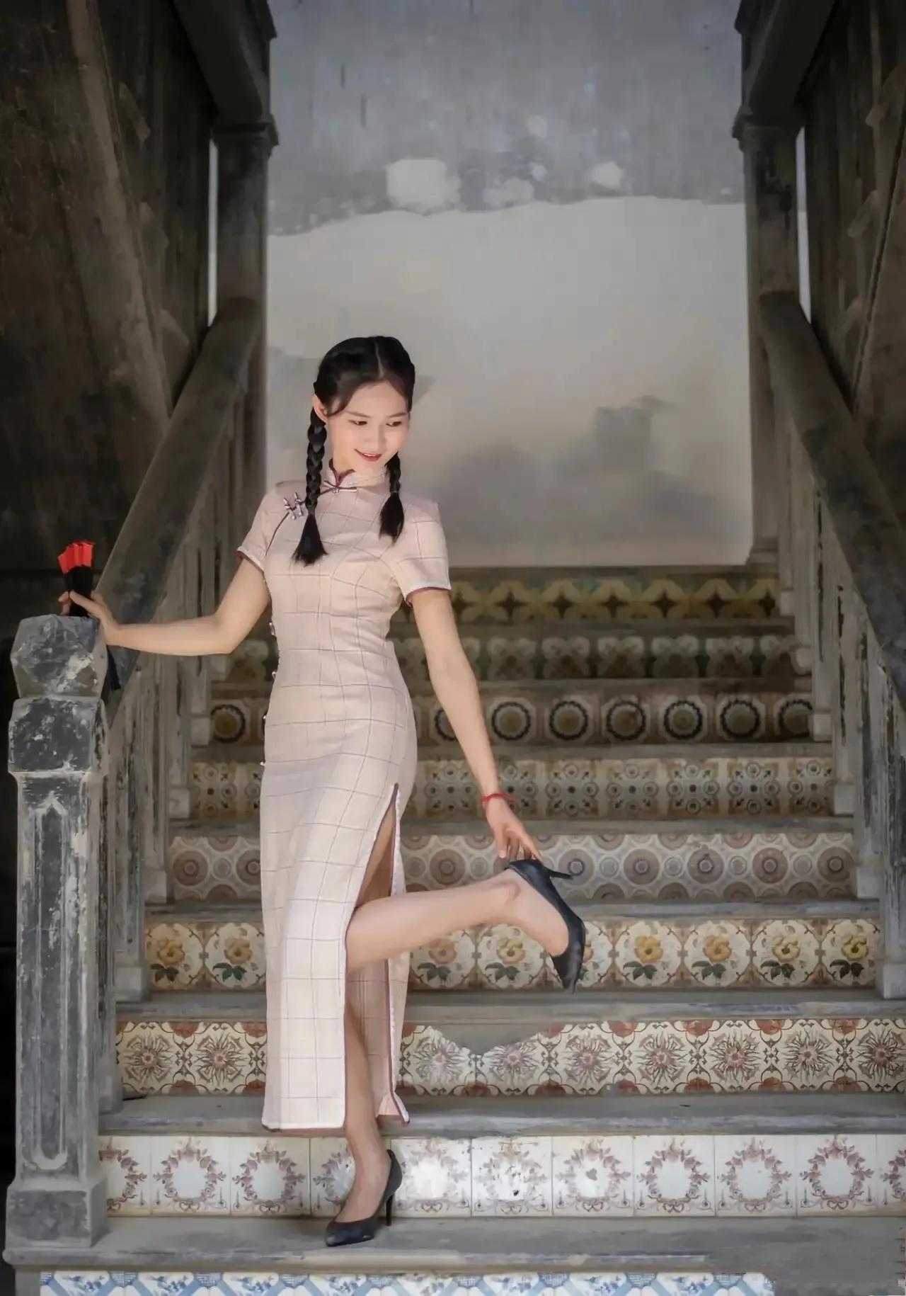 Exquisite cheongsam display - iNEWS