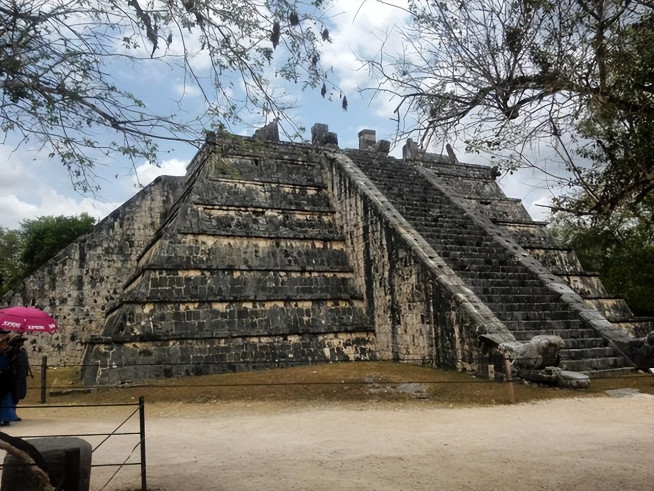 What kind of country is Belize? It was once one of the core areas of ...