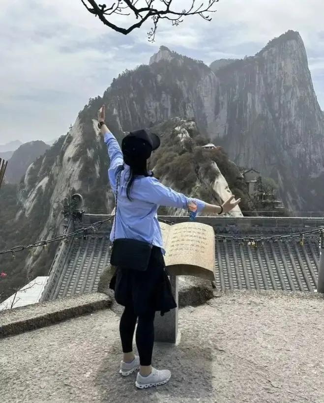 Guo Jingjing brings her three children to the ancient city of Xi'an to ...