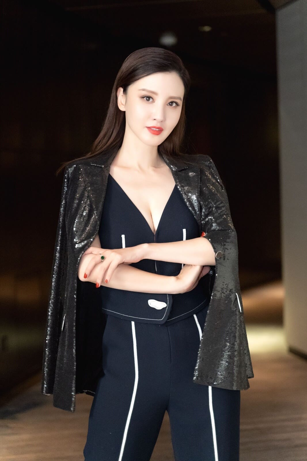 Zhang Meng's sexy photo is so bright and the best milk god - iMedia