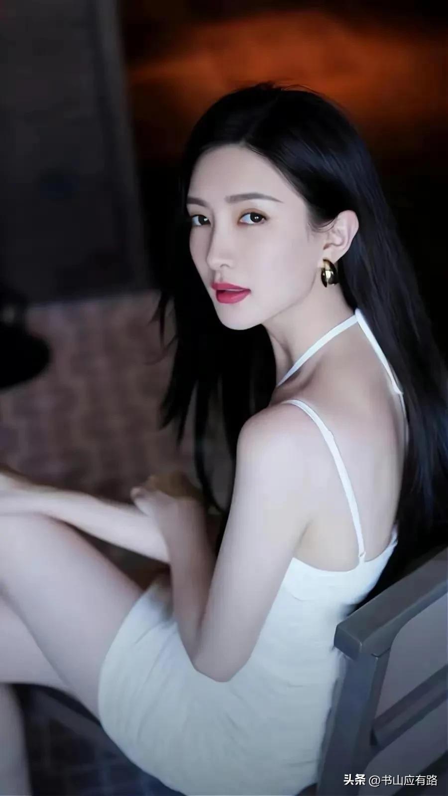 The beautiful Jiang Shuying - iNEWS