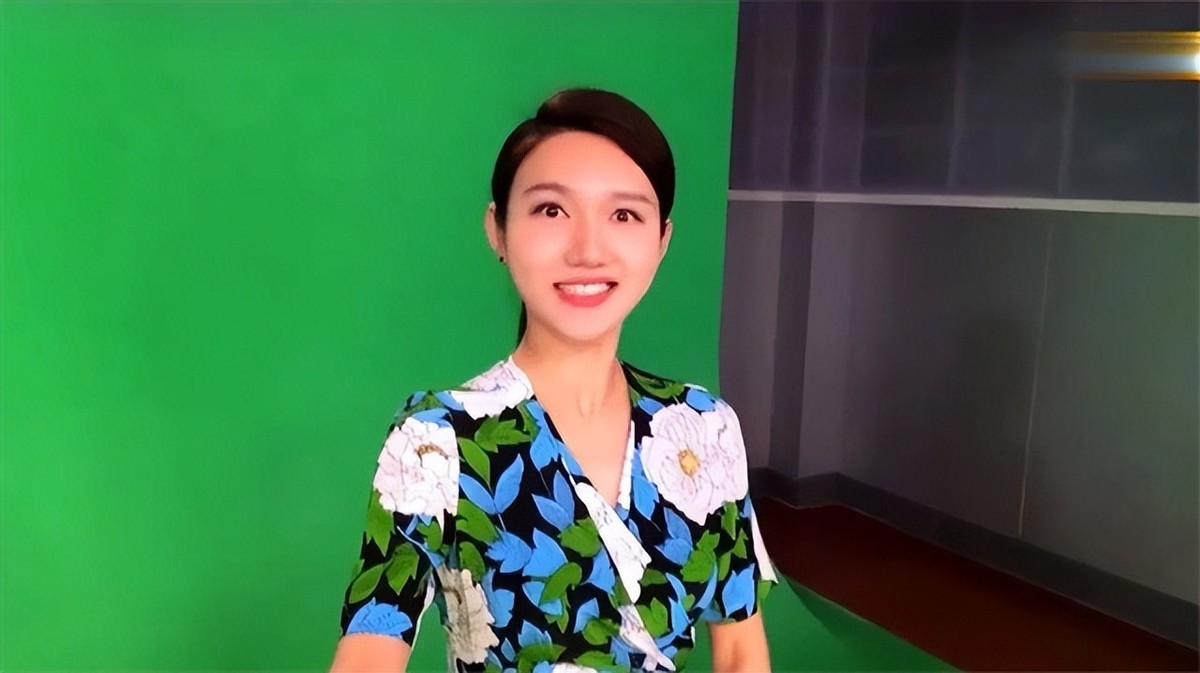 CCTV beauty Long Yang's private life is exposed. She is in her 30s, but ...