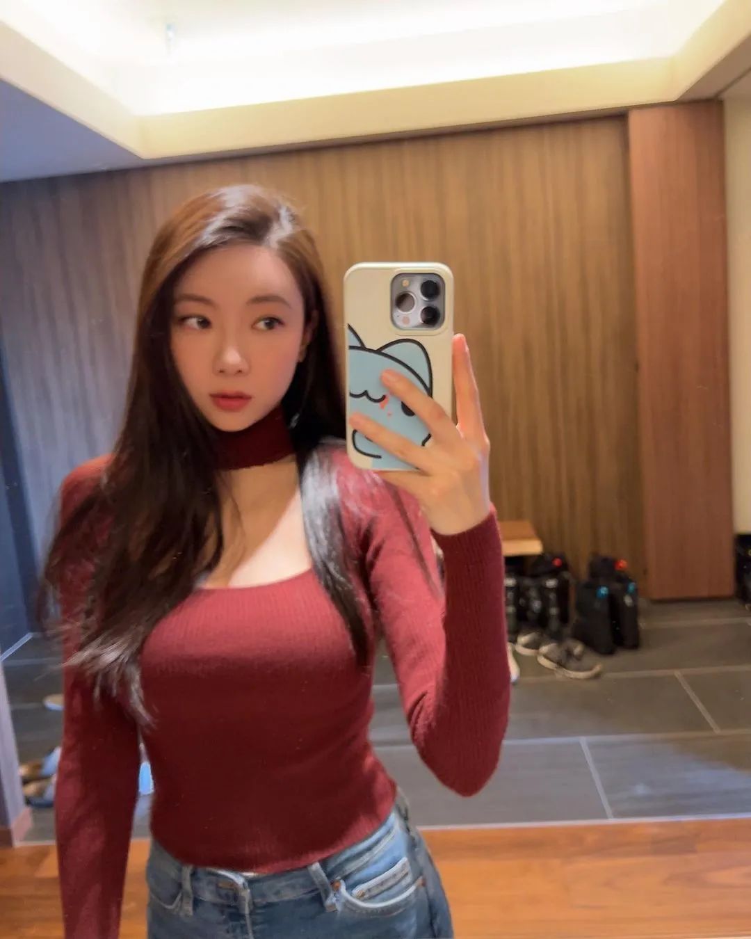 Taiwanese internet celebrity Shao Daier has a superb figure, a charming smile, and a mature ...