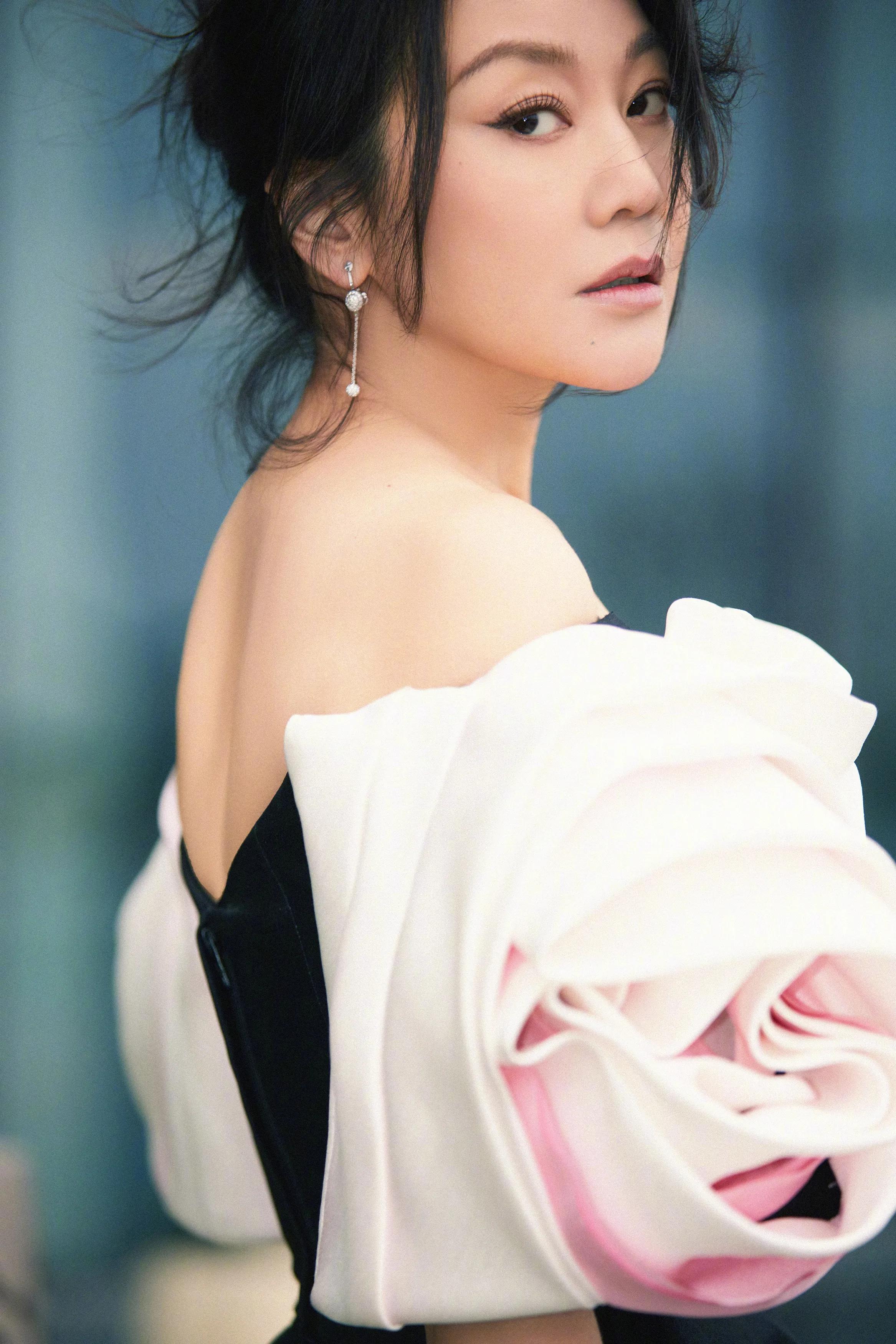 Yan Ni Qiangwei blooms so beautifully, and her sister is also blooming ...