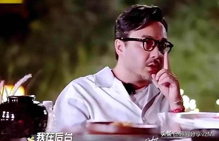 48-year-old Wang Han looks old! His beard is gray and his eyes are dark ...