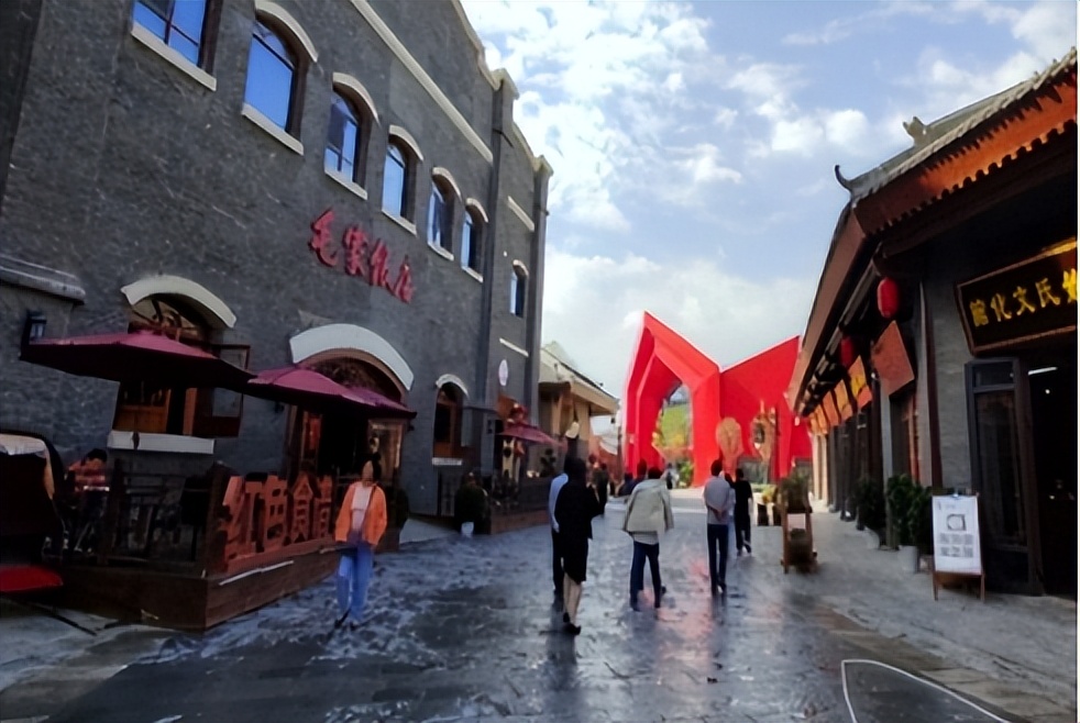 Walk into "Yan'an Red Street" and cherish the memory of "family and ...