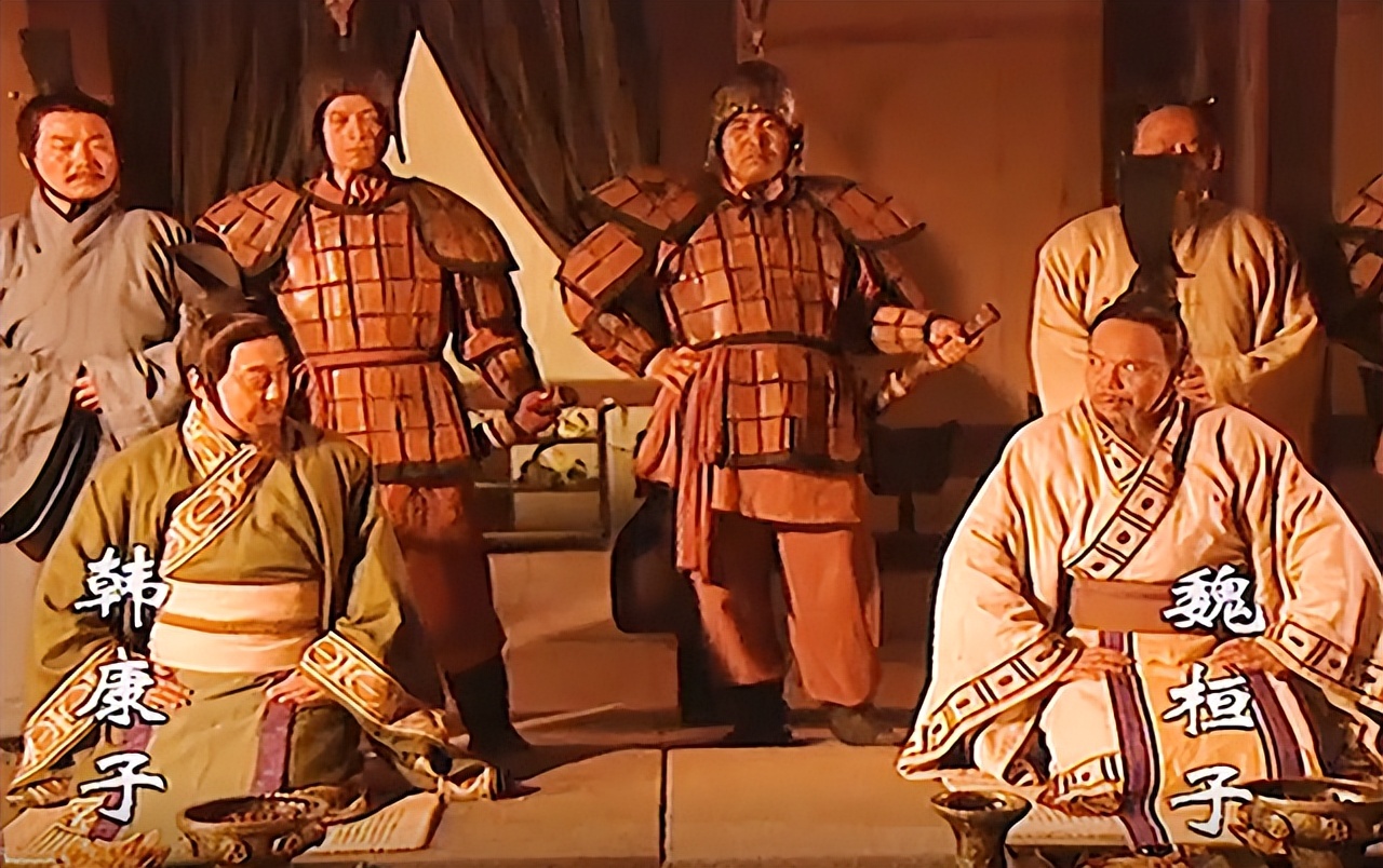 Why did the Zhou Dynasty, which lasted for 790 years, gradually weakened after the Warring ...