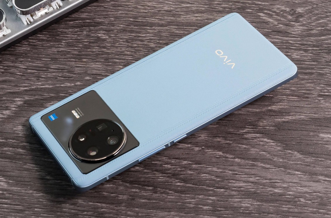 The "telescope" in the mobile phone industry, 4 mobile phones with ...