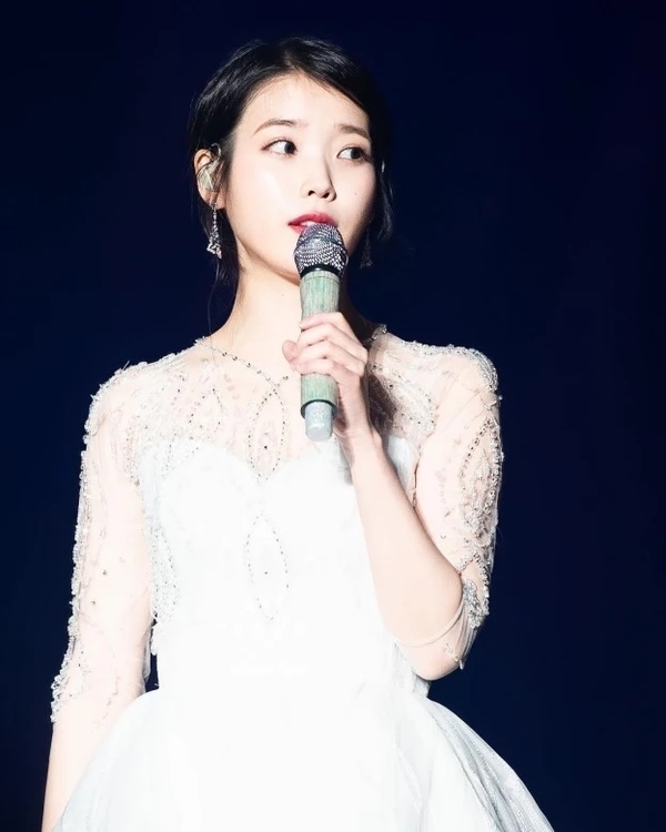 IU turns into a real Disney princess!The ever-changing image and ...