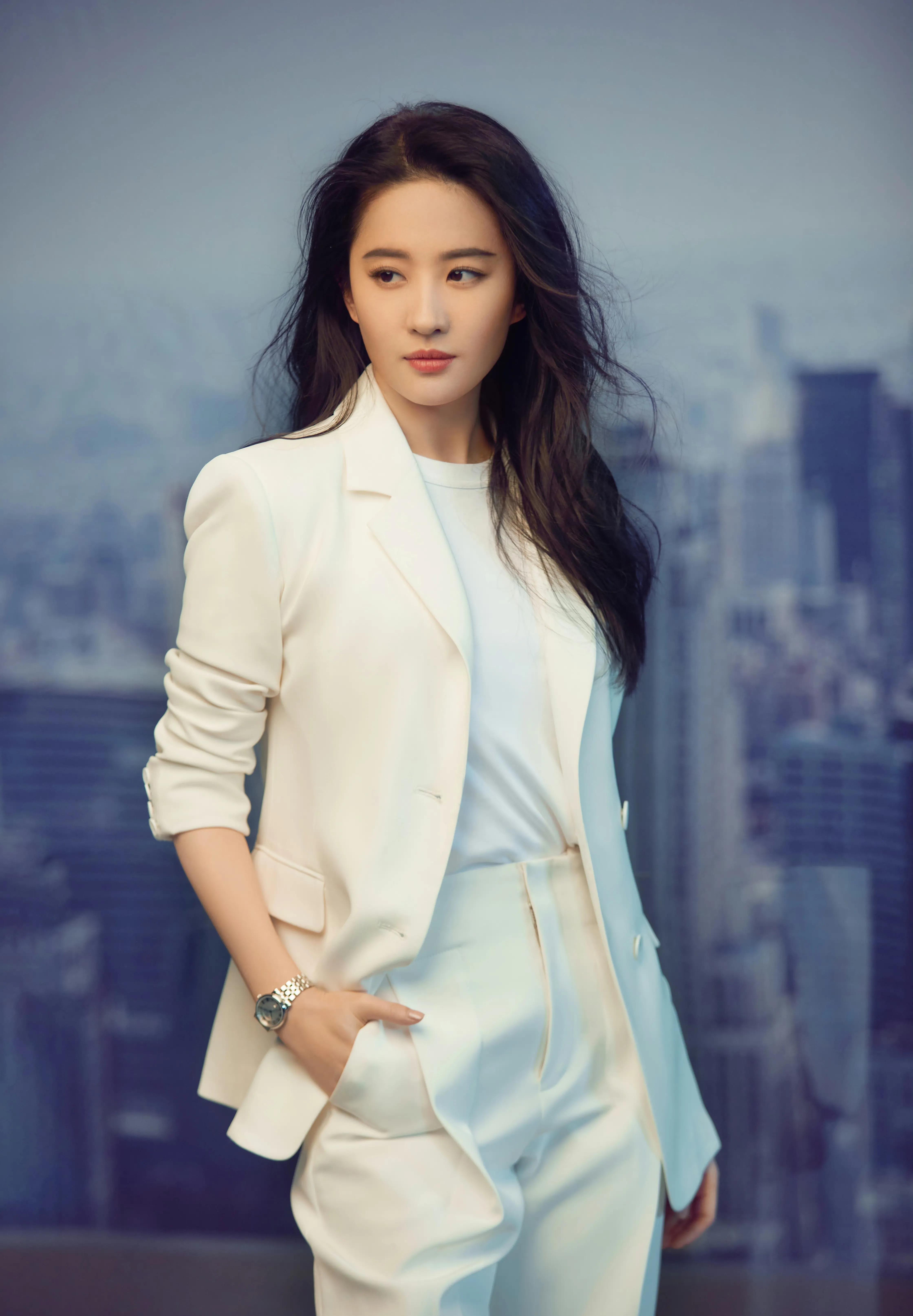 The beauty of the national goddess Liu Yifei is a classic, as soft and ...