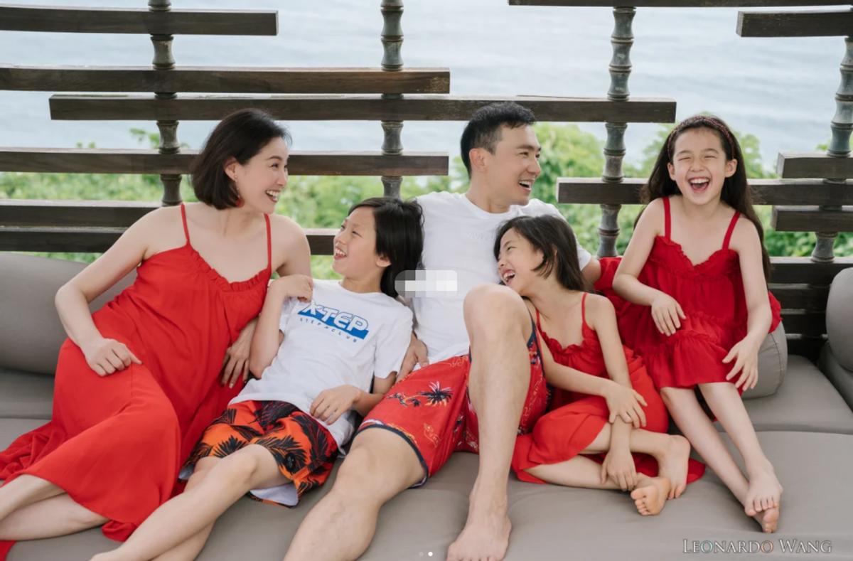 The 50-year-old Liu Genghong's family portrait was exposed, the two ...