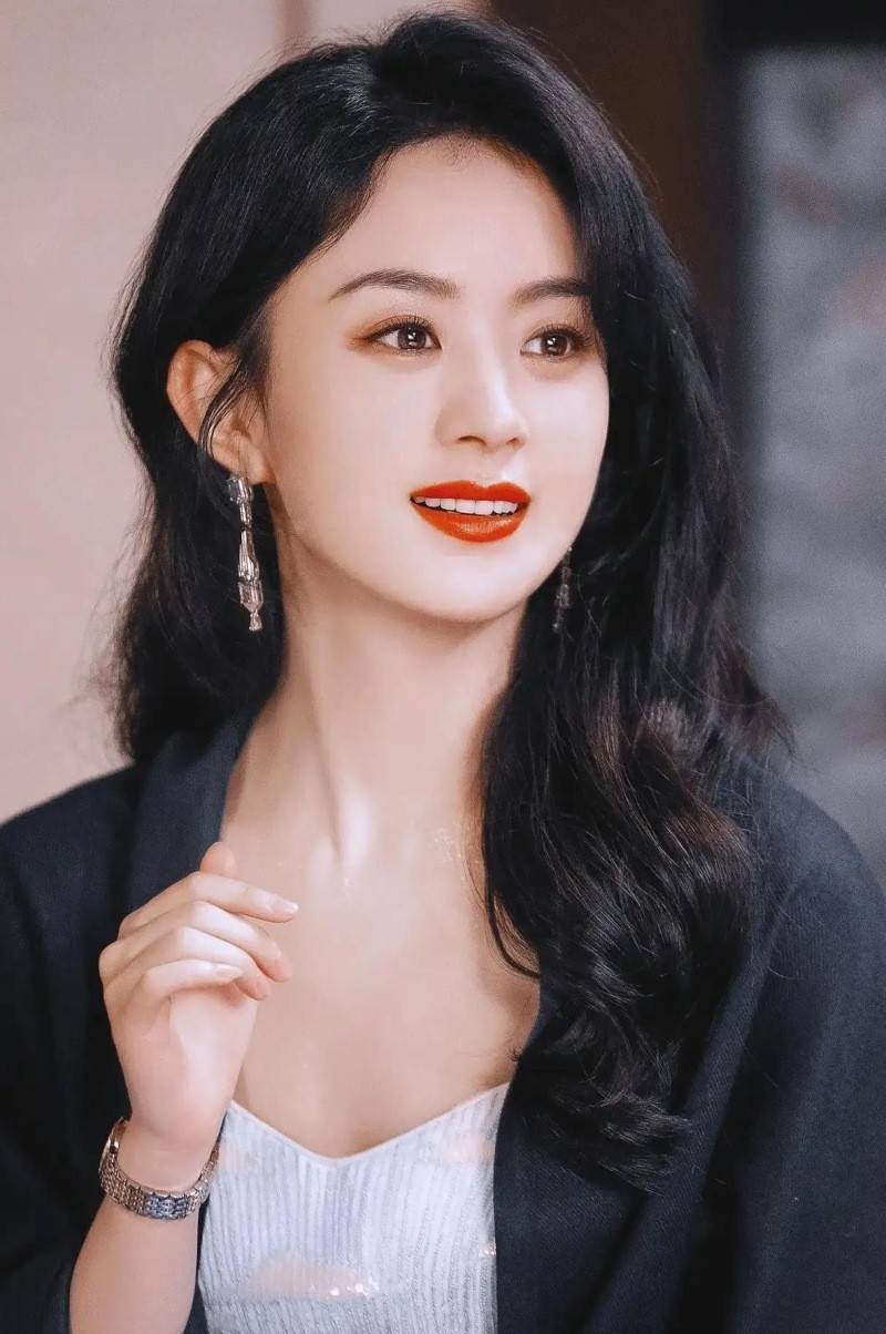 He is the person behind Zhao Liying, Feng Shaofeng dare not be jealous ...