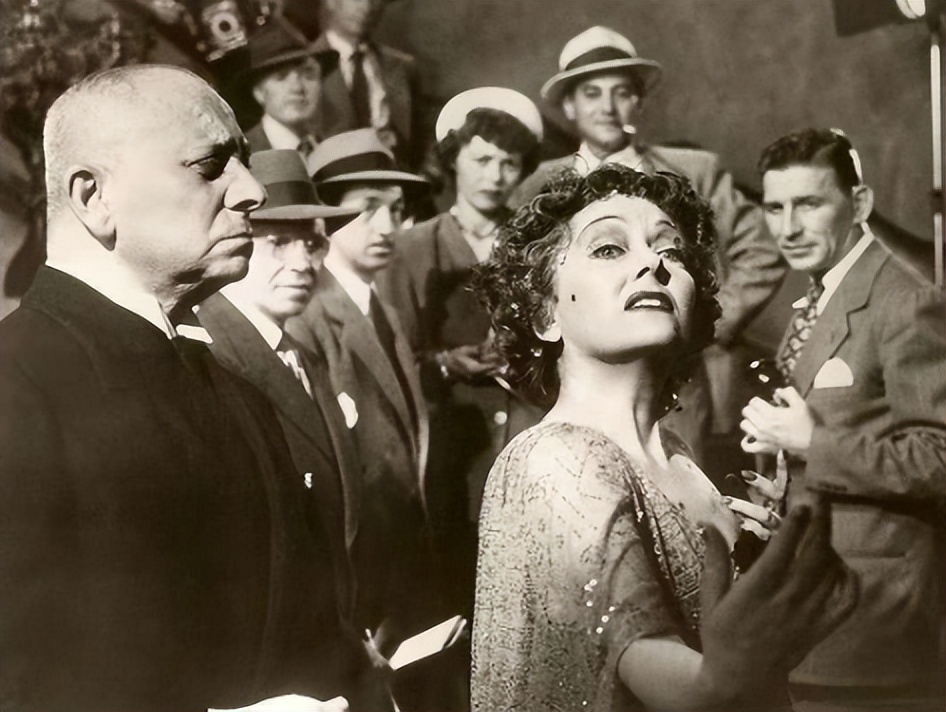 The "Sunset Boulevard" storyline, along with its musical and thematic ...