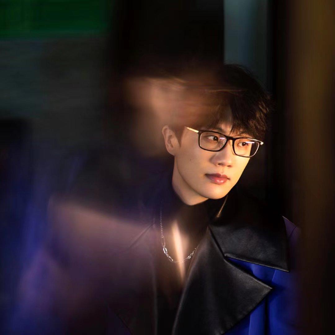 Xu Song and Feng Xi clasped their fingers together for shopping, the ...