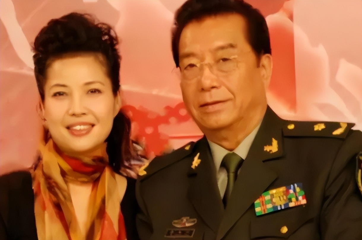 The 84-year-old singer Li Shuangjiang appeared at the event, and there ...