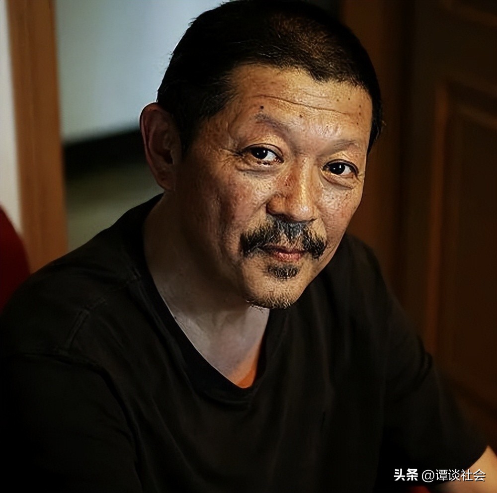 The famous actor Luo Jingmin passed away at the age of 67. Zhang Yi and ...