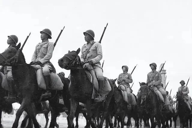 In the military parade of the founding ceremony, how did the cavalry ...