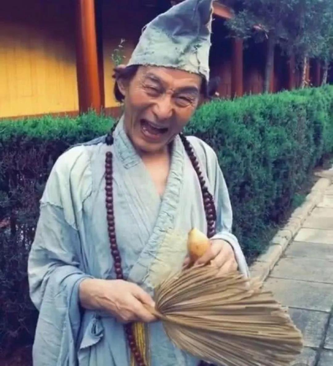 He was the only one who played "Jigong" alive. He encountered 3 things ...