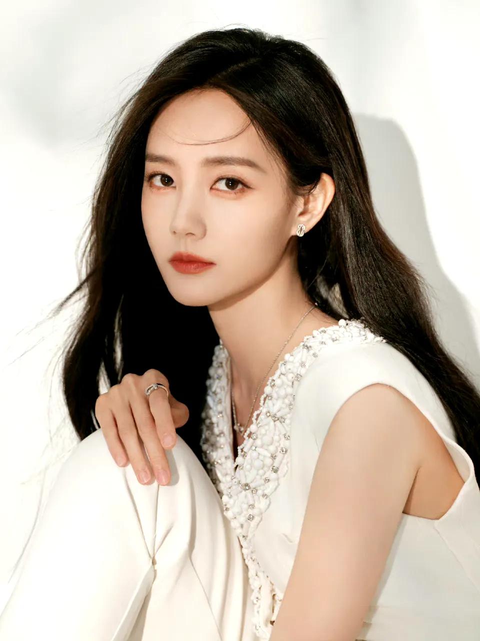 Li Yitong's beautiful picture - iNEWS