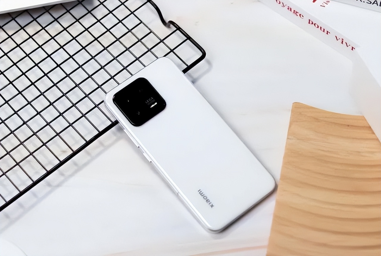 Your favorite small-screen mobile phone, these three models have been ...