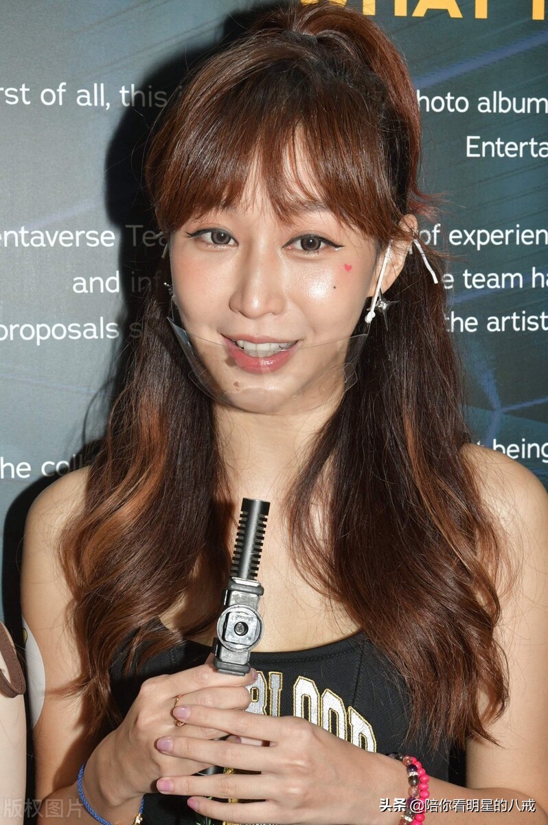 Le Yi and Bai Yilin attended the Central Art Exhibition - iNEWS