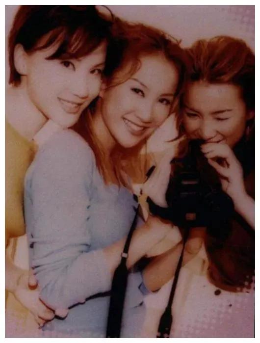 Behind the Prosperity is Loneliness: CoCo Lee's Life - iNEWS